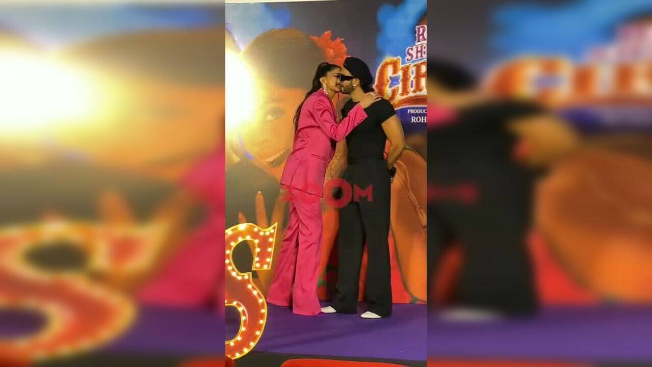 Deepika Padukone KISSES Ranveer Singh on the cheek as an apology
