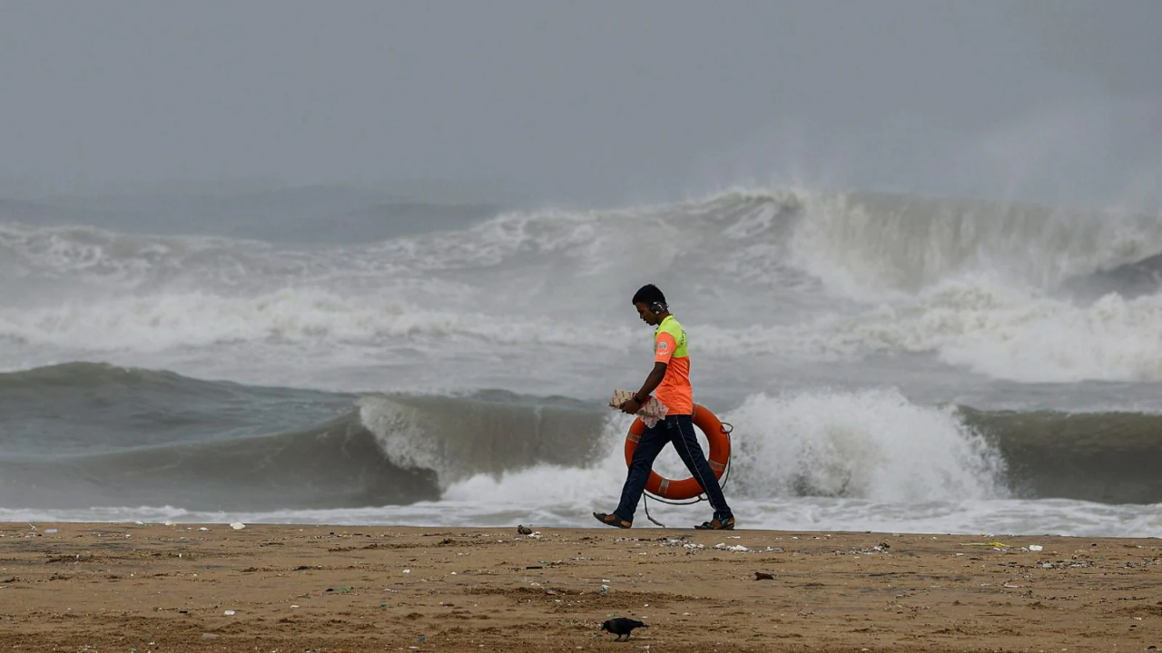 Cyclone Mandous to hit Tamil Nadu tonight: 10 Points | India News, Times Now