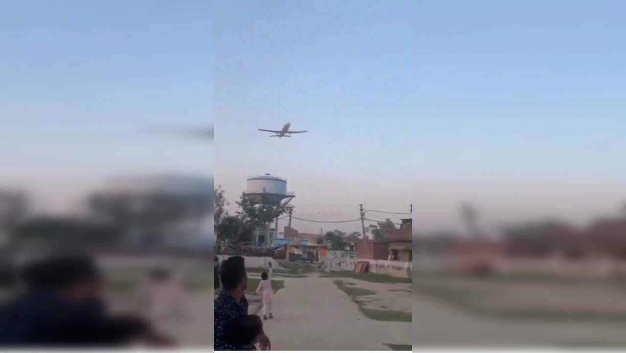 Man 'catches flying plane' with hands; viral video 'fools' Anand ...