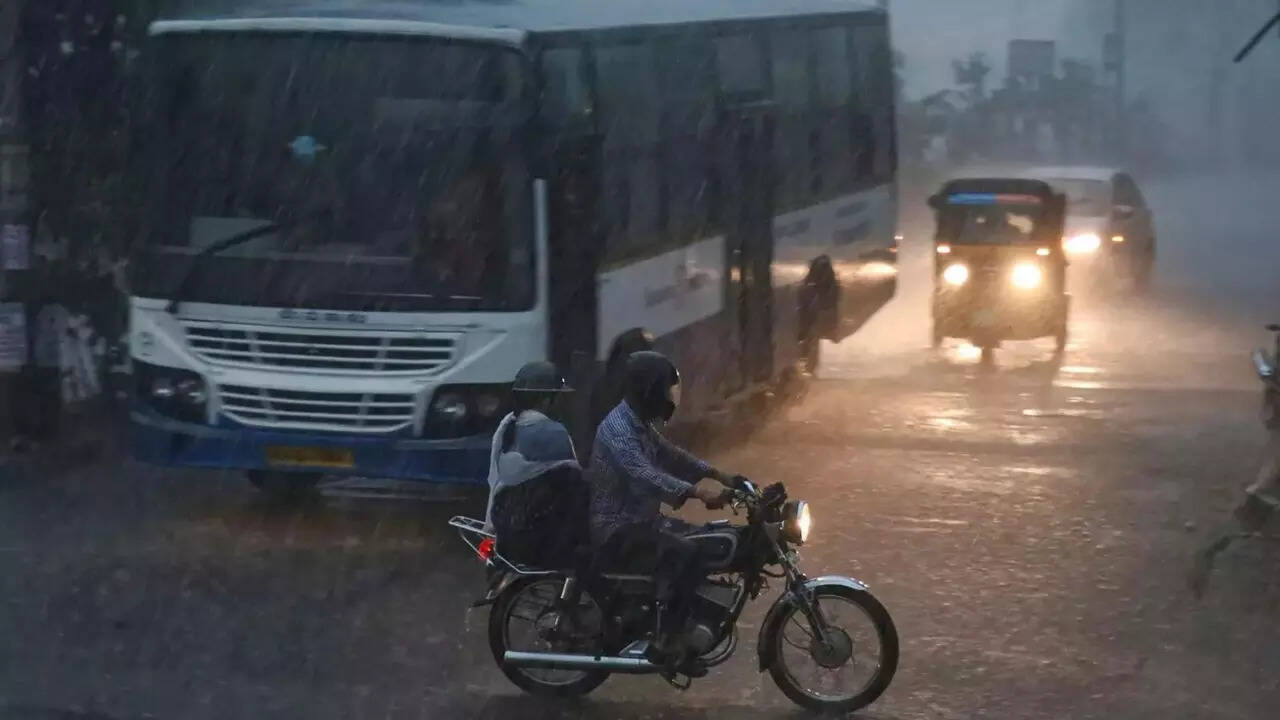 Bangalore rain: Light rain to continue for next 24 hours; gives rise to ...