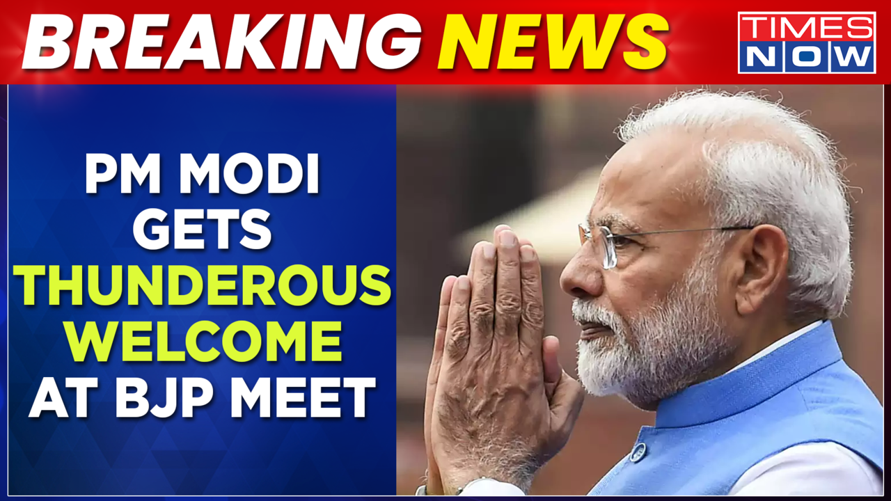 Pm Modi Arrives At Bjp Parliamentary Meeting Welcomed With Claps And
