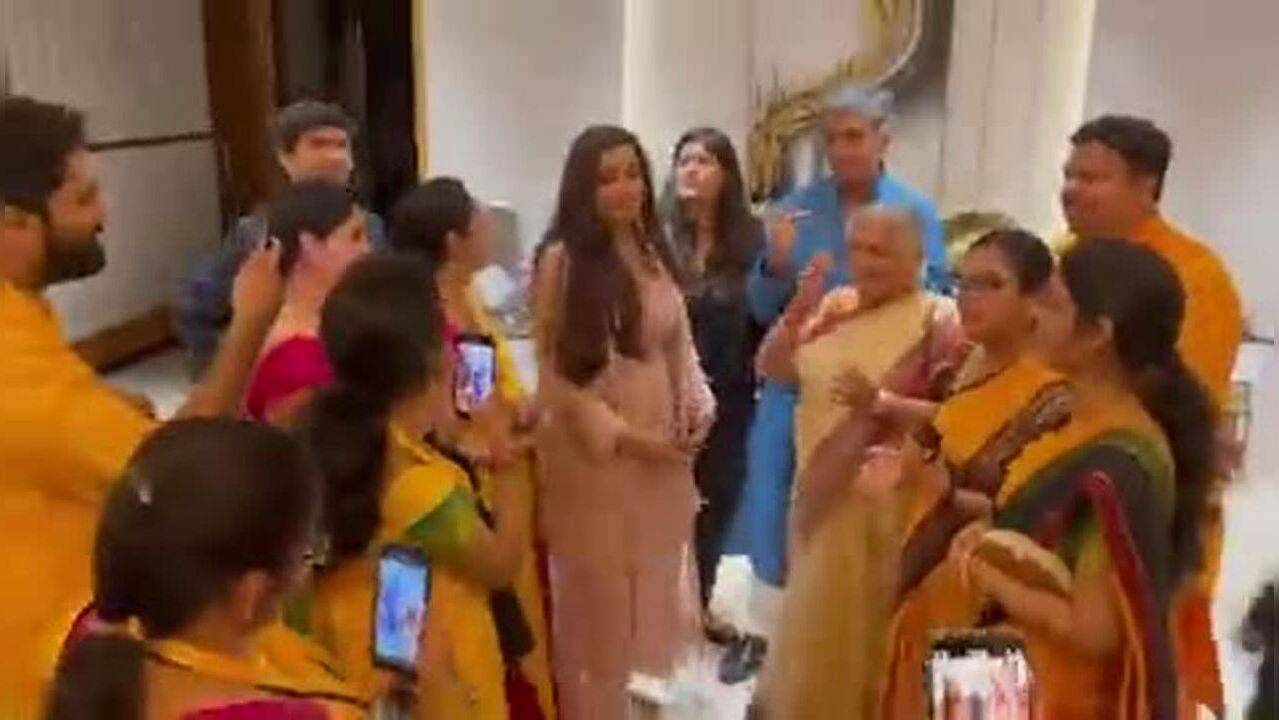 Sudha Murty dances to Shreya Ghoshal's 'Barso re megha' to mark Infosys ...