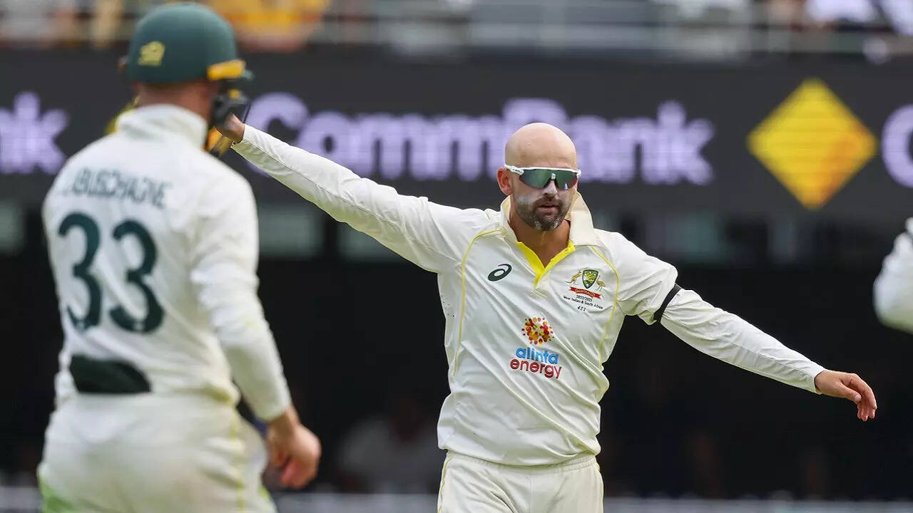 AUS vs SA - WATCH: Ricky Ponting predicts exact mode of dismissal in ...