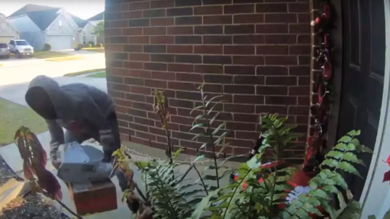 Four Texas women return stolen Christmas gifts to family after parents ...