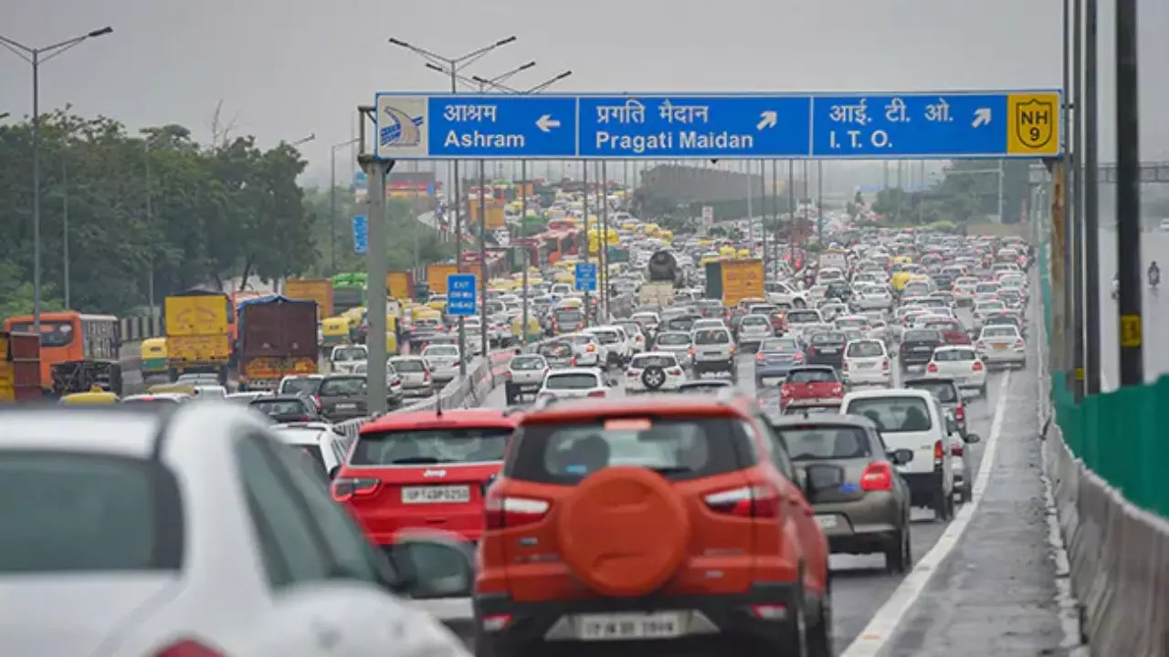 Delhi Ashram Flyover closure: Traffic diversions, guidelines announced ...