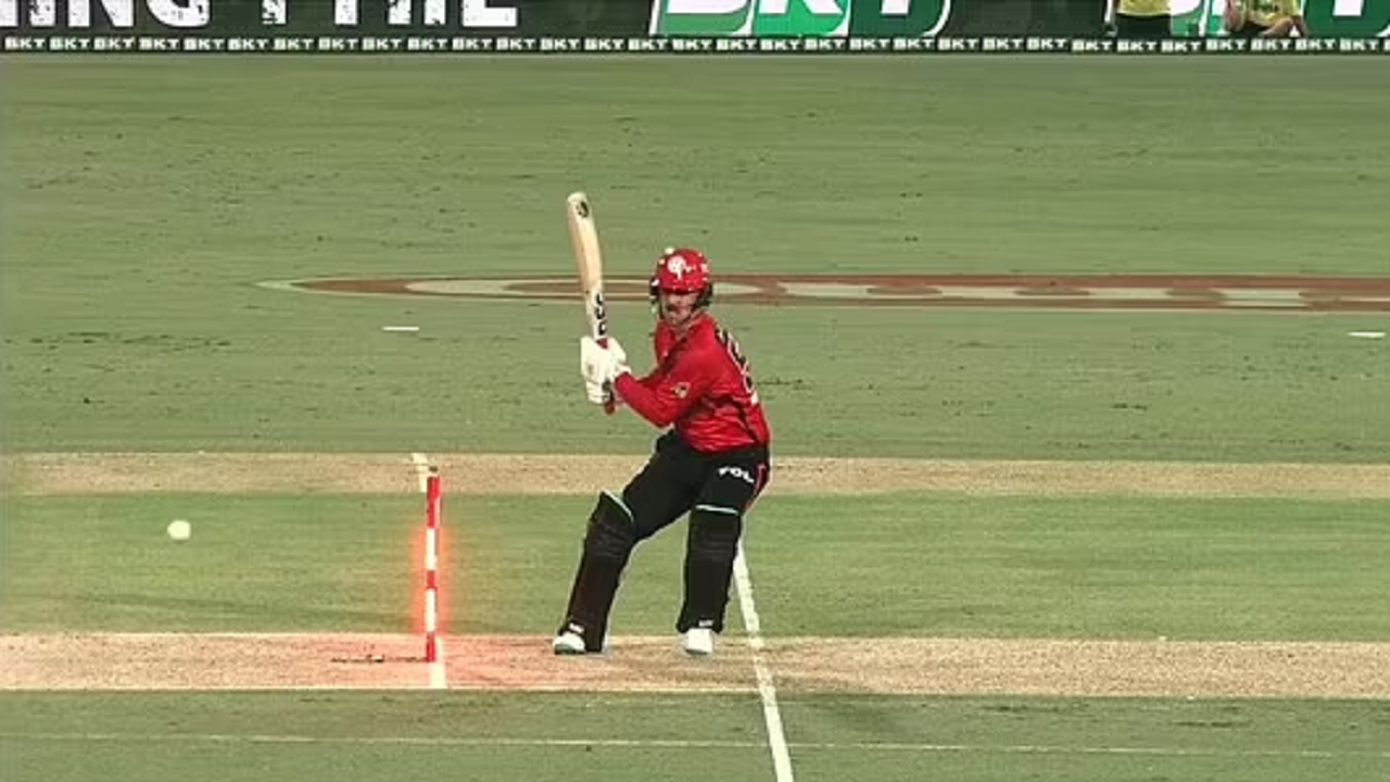WATCH: Ghost on the field? Bail mysteriously falls during BBL match ...