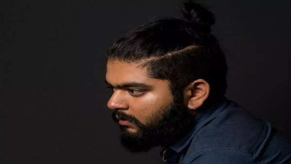 Aftab Poonawalla plays chess from both sides, reads travelogue - His ...