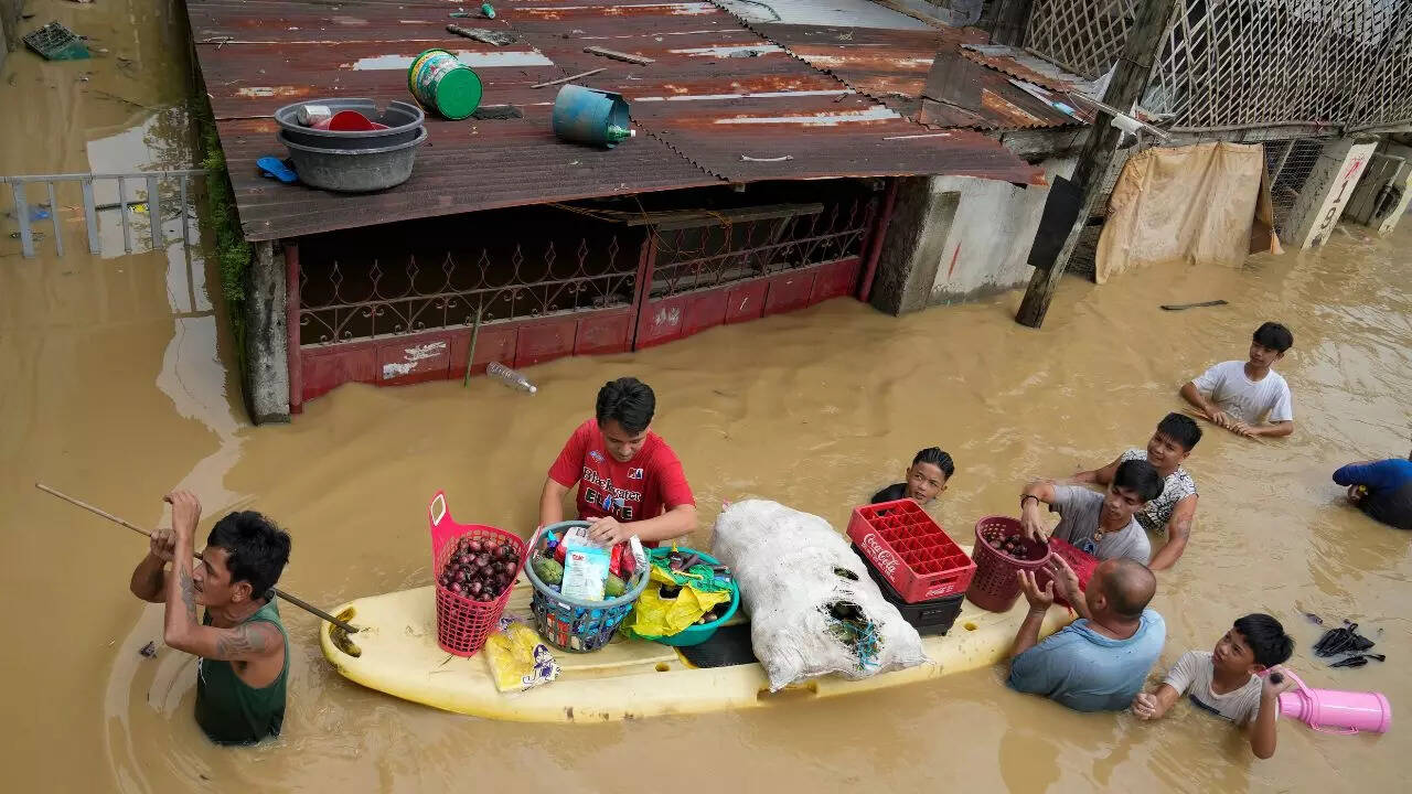 Christmas tragedy: 46,000 people forced to evacuate due to heavy floods ...