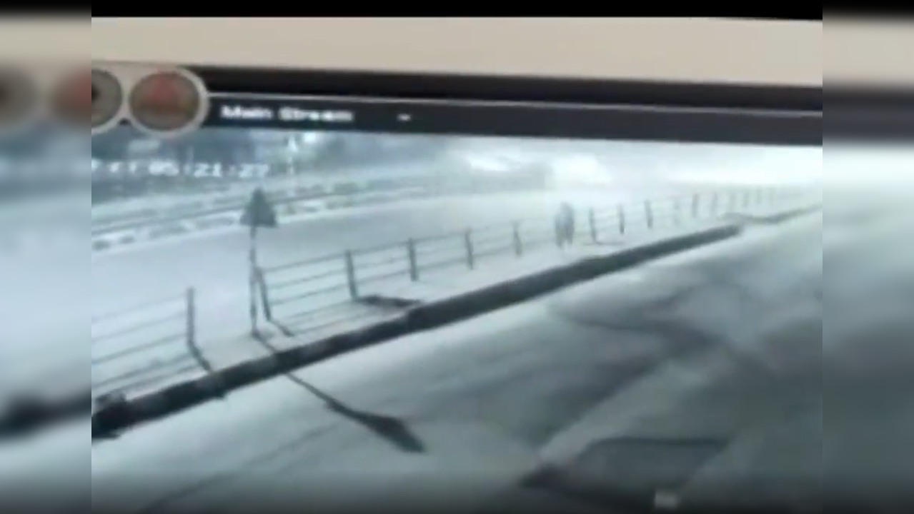 Rishabh Pant Car Accident Today: CCTV Footage of Rishabh Pant Accident ...