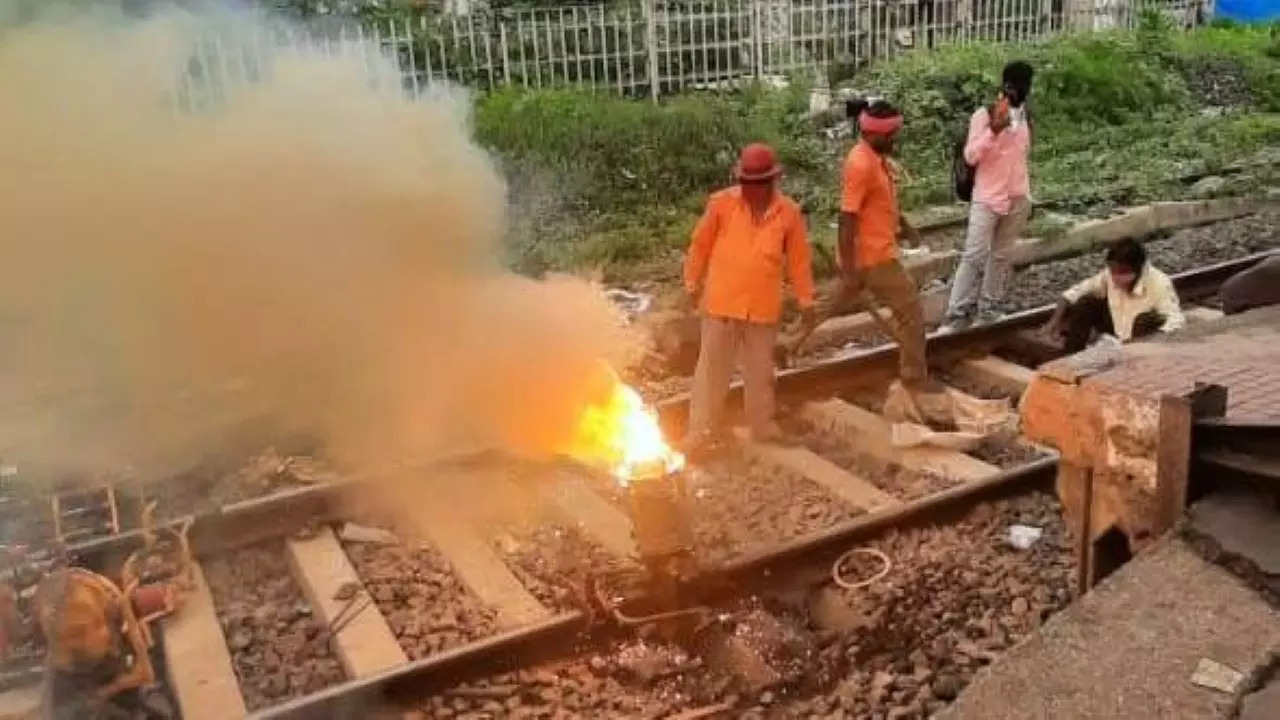 Mumbai local trains: Central Railway to operate mega block today, check ...