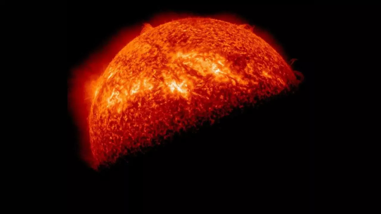 Sun: NASA releases new image of Sun emitting solar flare as earth ...