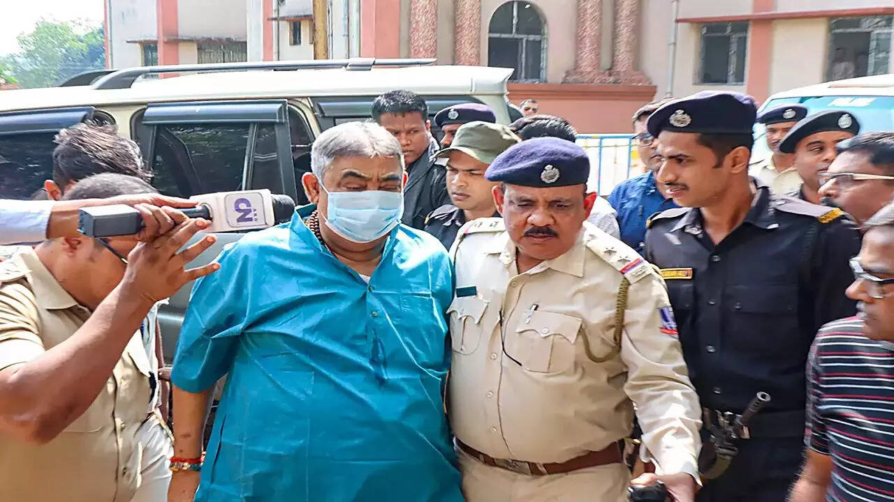 Cbi: CBI finds link between TMC leader Anubrata Mondal and one of the accused in Bogtui massacre ...