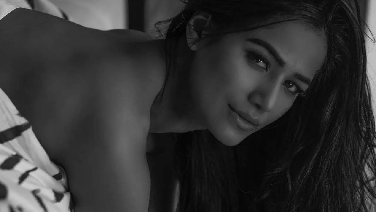 Poonam Pandey Covers Her Modesty In New Bold Photoshoot Netizens Call
