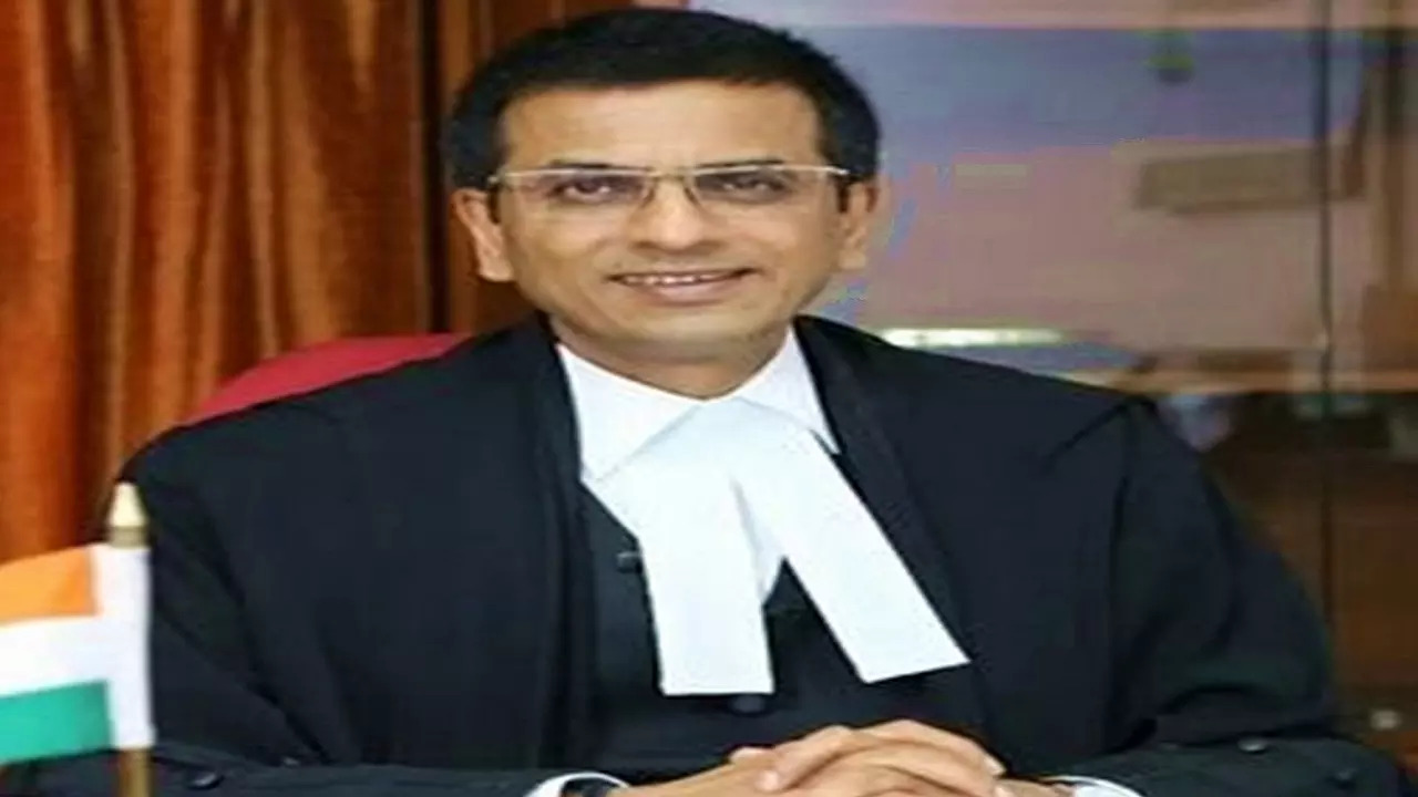 'See, that's where I sit': CJI Chandrachud brings daughters to Supreme ...