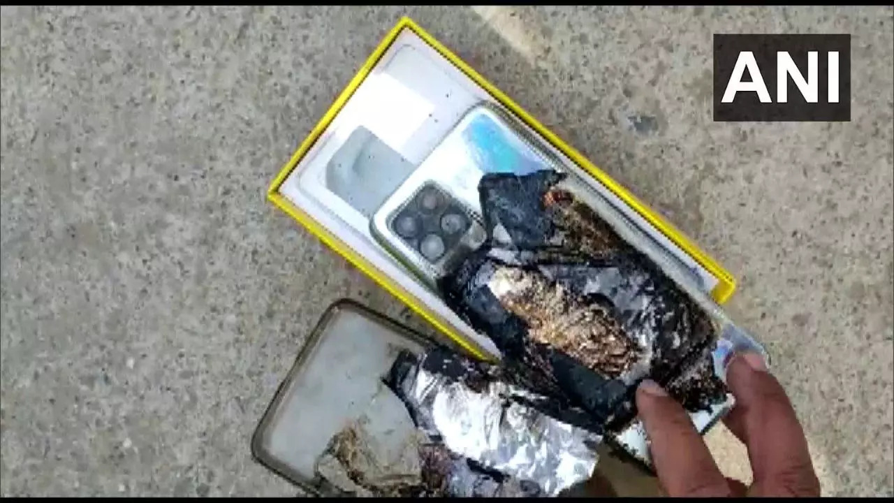 UP man's mobile phone explodes during call, photo emerges | Viral News ...