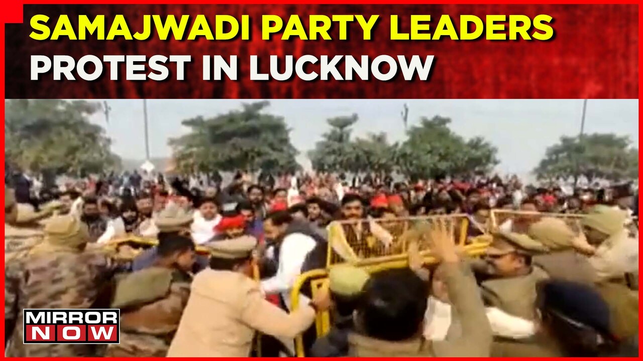 Samajwadi Party Leaders Protest Outside Police Station In Lucknow Over ...