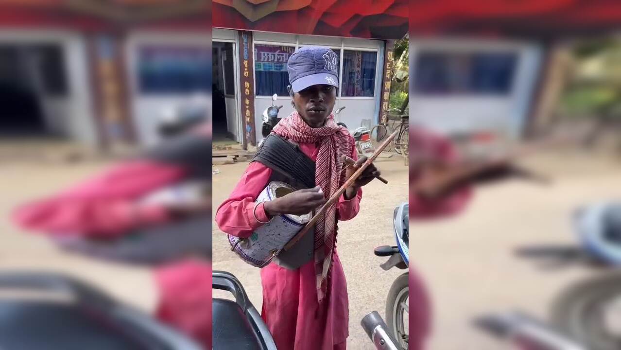 Viral video: Desi busker plays ‘Mere Rashke Qamar’ on self-created ...