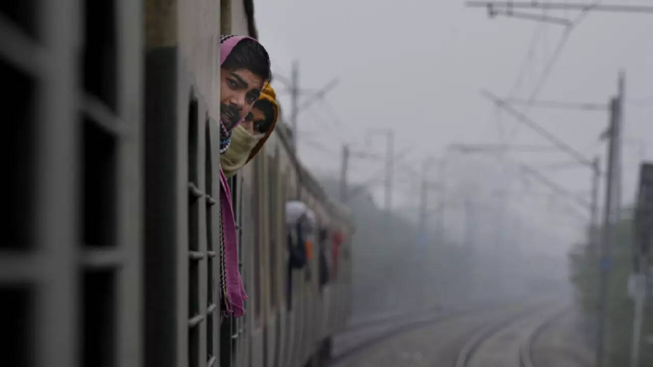 91 trains running late, 15 flights delayed as dense fog cripples services – Check complete list ...