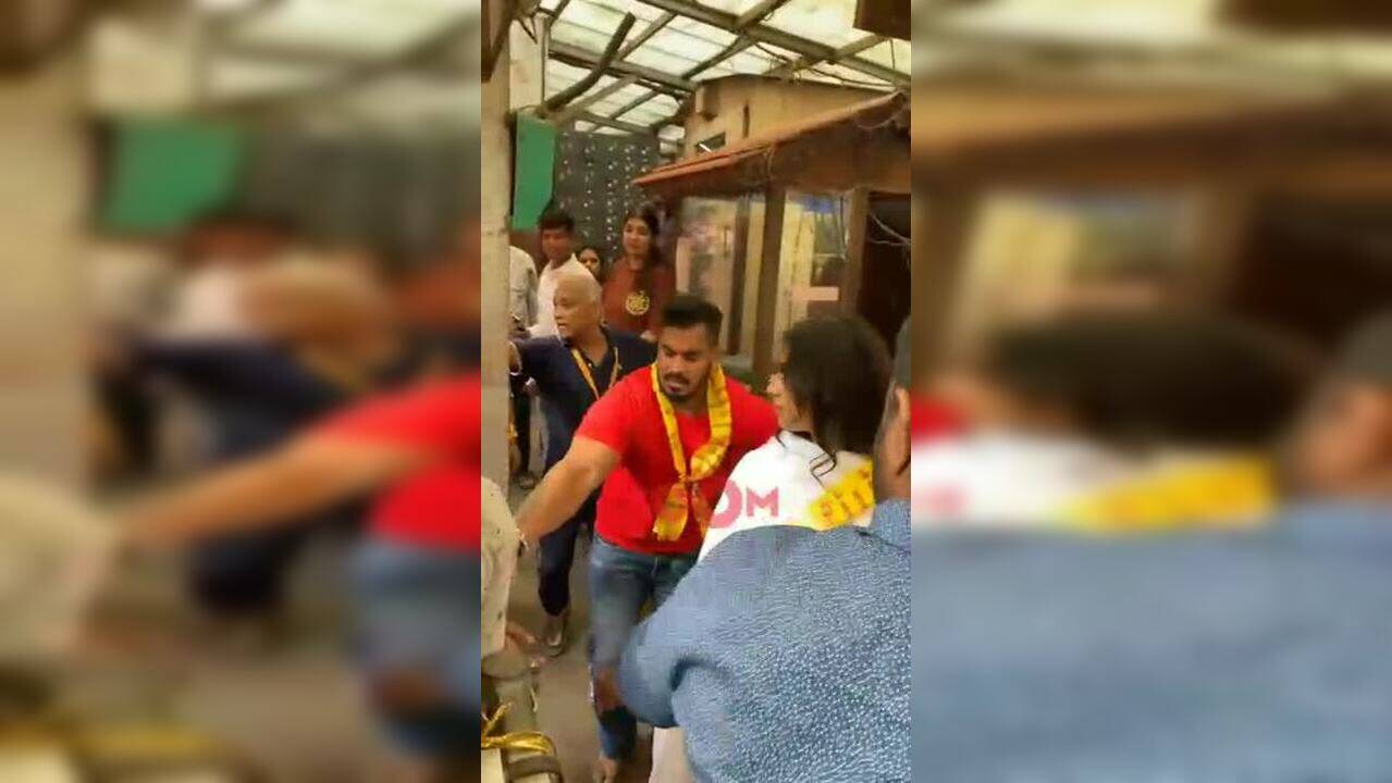 Kajol & Nysa Devgan visit Siddhivinayak Temple to seek blessings