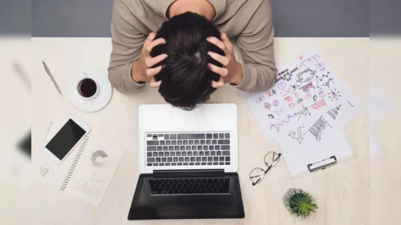 Burnout is for real; signs that you should take a break from work for ...