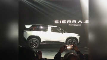 Tata Motors showcases Curvy ICE concept, Avinya EV, Harrier EV and ...