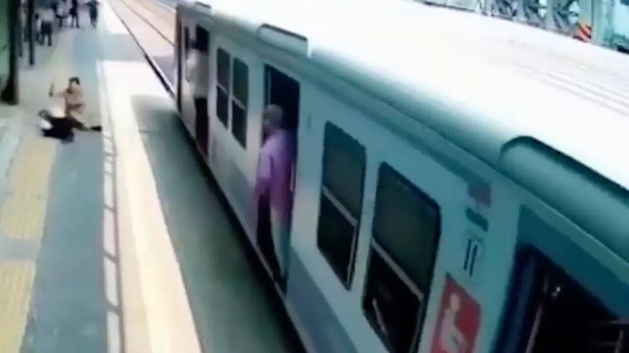 Man slapped for risking being run over by Mumbai local train to get ...