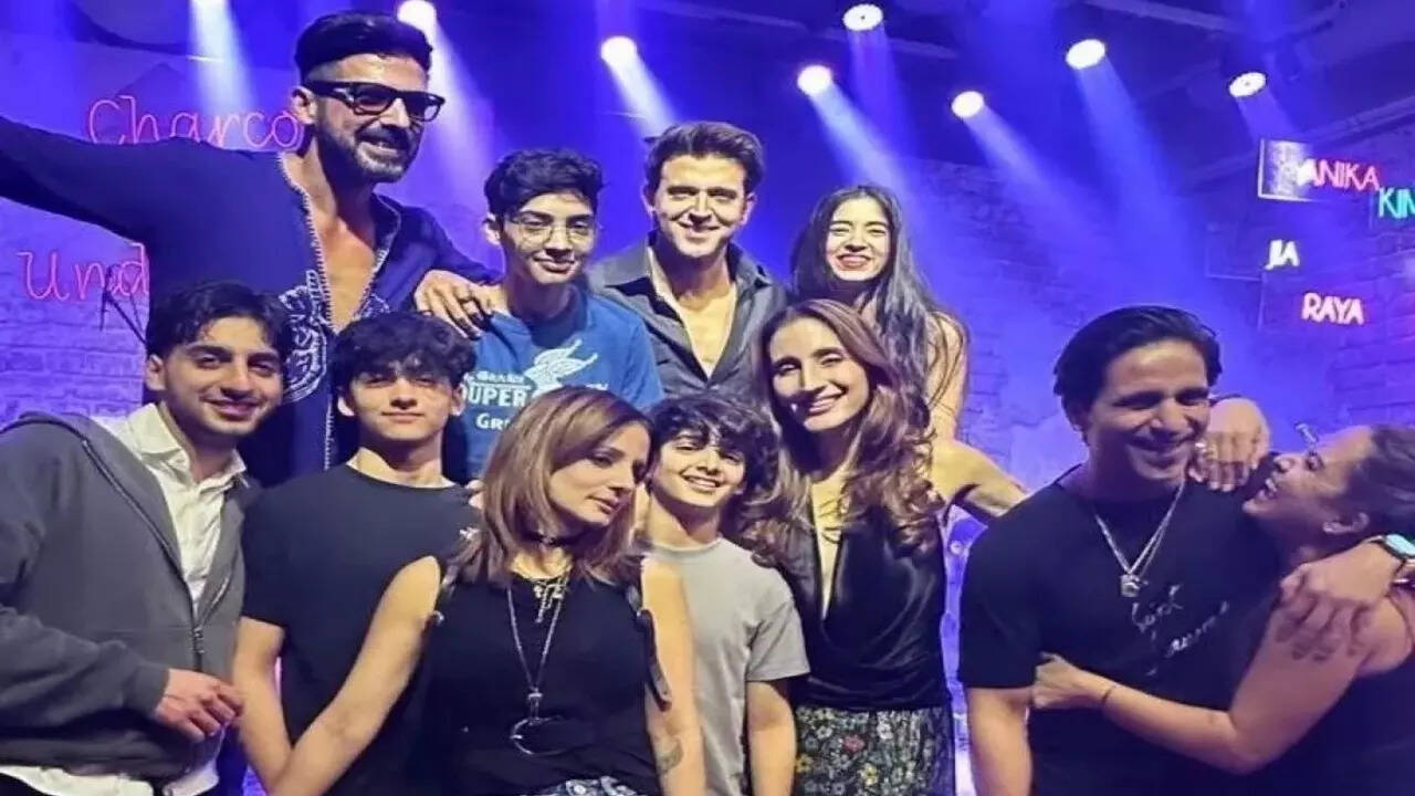 Hrithik Roshan, Saba Azad, Sussanne Khan root for Hrehaan and Hridaan ...