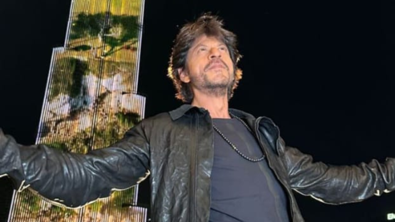 Shah Rukh Khan Strikes Signature Pose Dances To His Hearts Content As