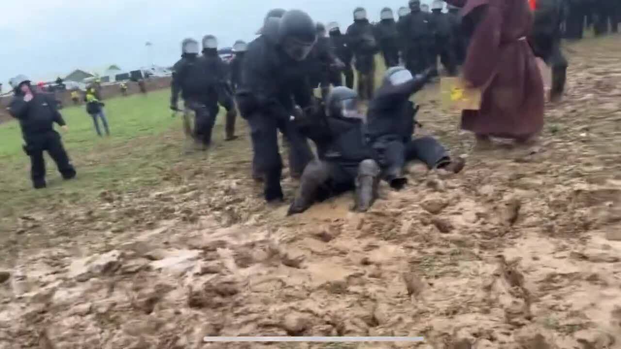 Riot police trying to evict eco-activists get stuck in mud pool ...