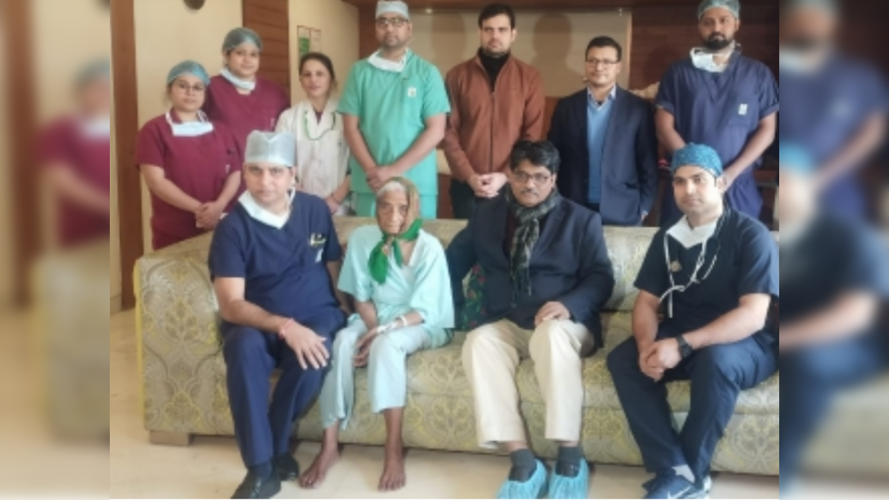 Delhi doctor conducts hip ball replacement surgery in 15 minutes, three ...