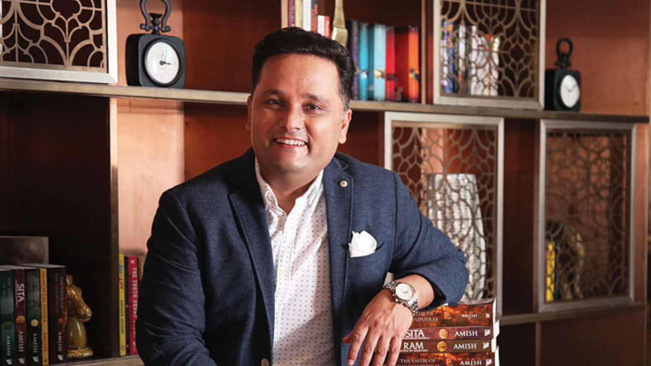 Shiva Trilogy fame author Amish Tripathi announces engagement, pens ...