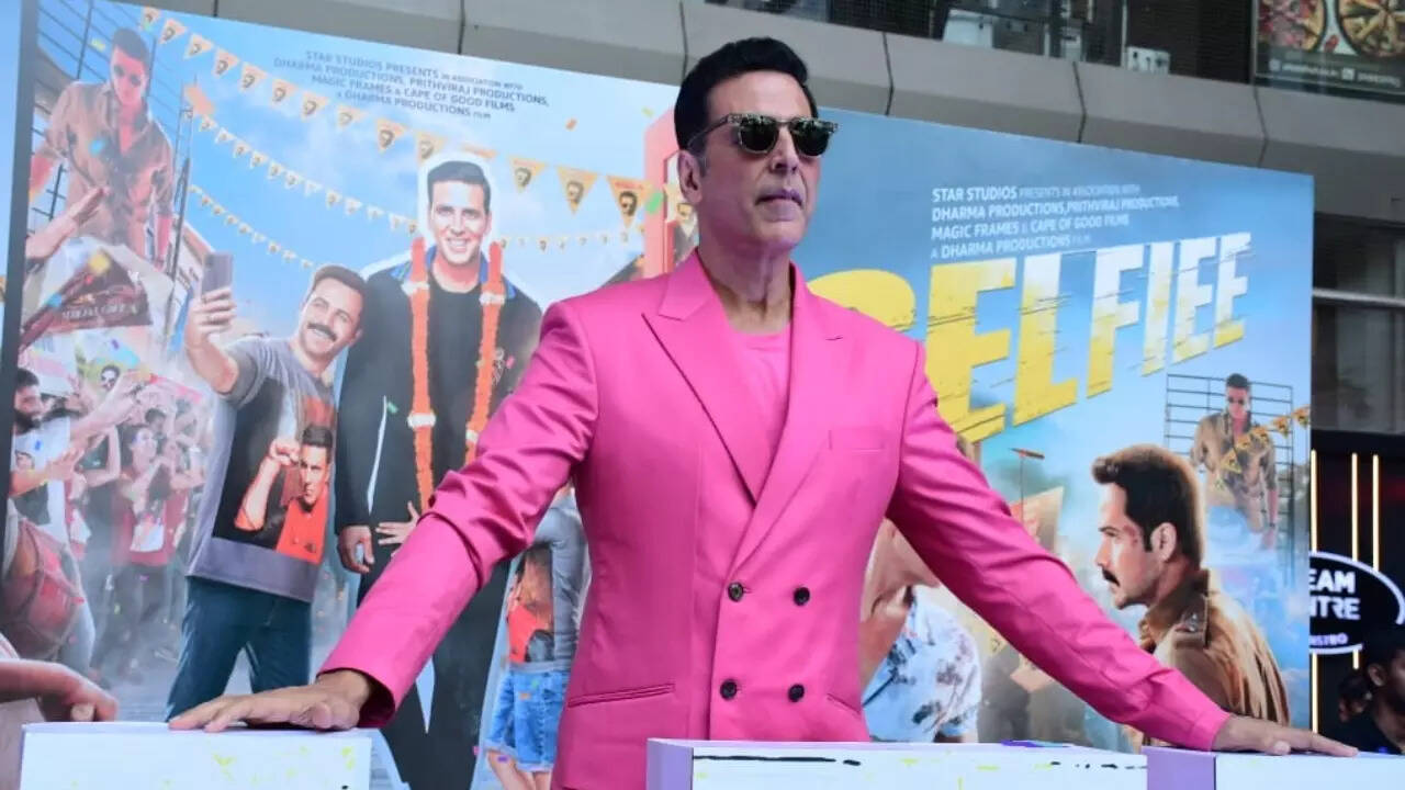 Selfiee star Akshay Kumar REACTS to reports of him charging Rs 100 ... Selfiee star Akshay Kumar REACTS to reports of him charging Rs 100 ...