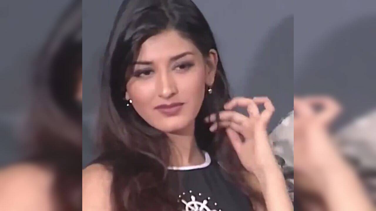 Stunning ‘90s Throwback Video Of Sonali Bendre Serves Up Nostalgia