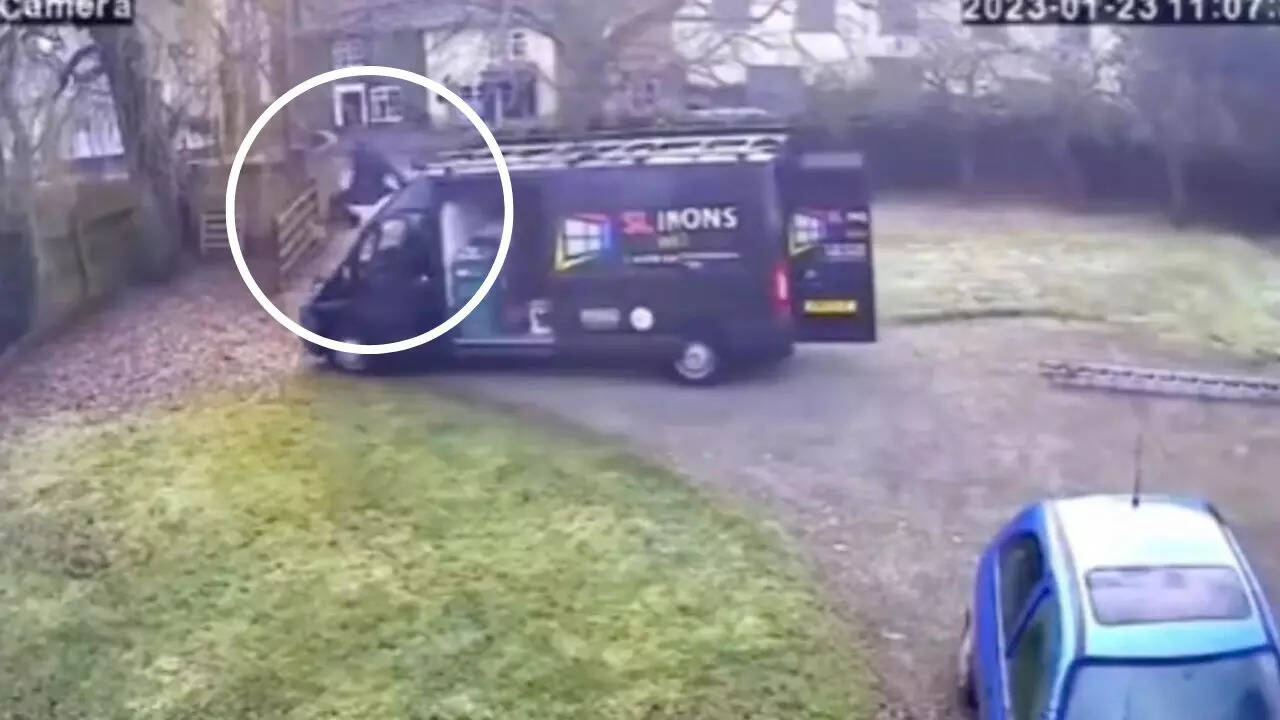 Man hailed as ‘Superman’ after jumping off van to prevent crash in ...