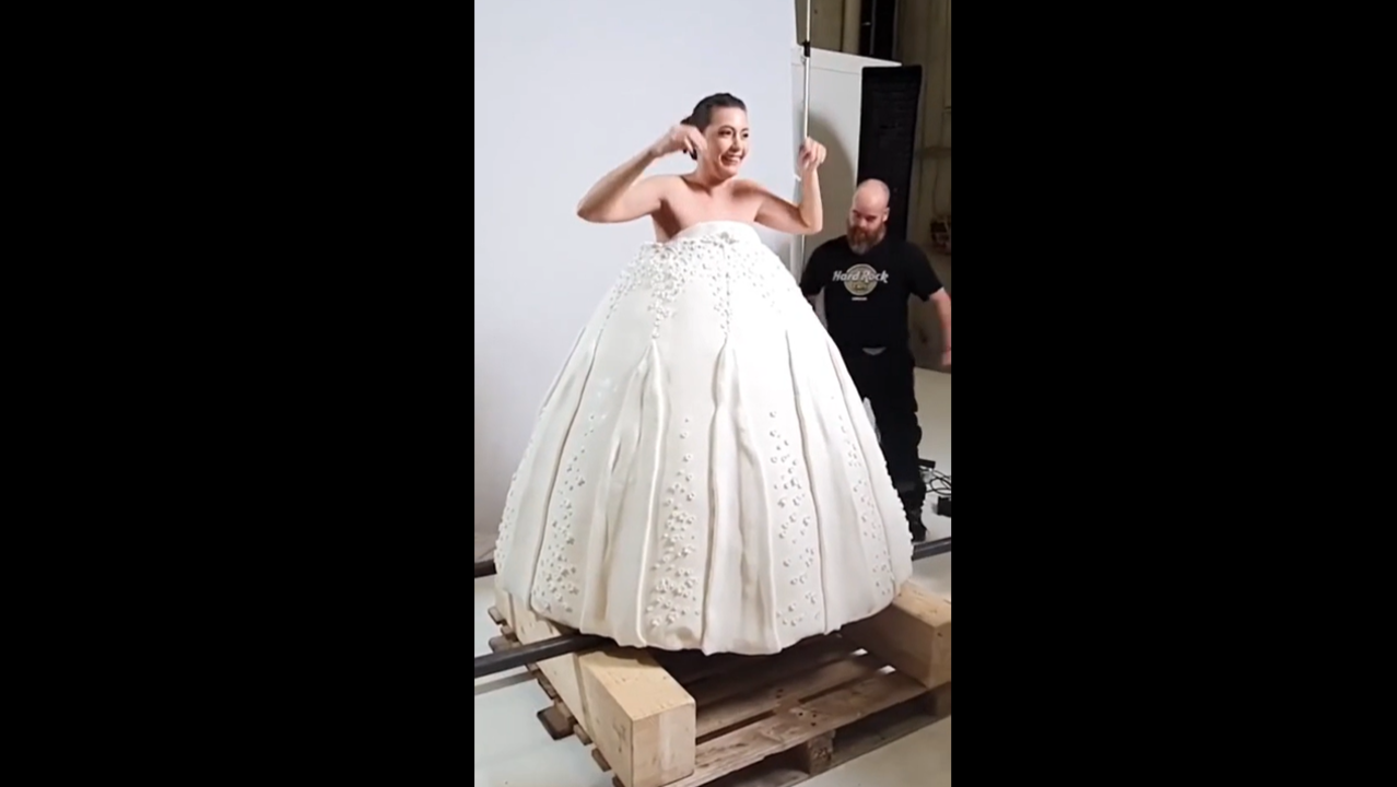 This is the world's largest wearable cake dress, it has set a new ...
