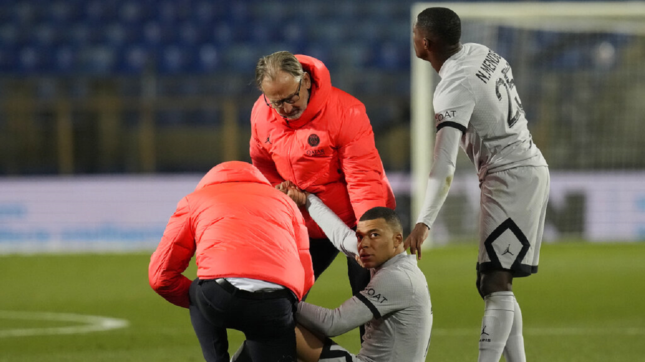 PSG lose injured Kylian Mbappe for first leg of Bayern Champions League ...