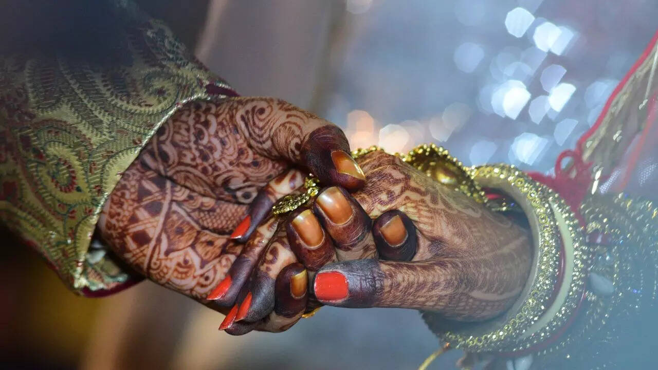Woman's query on marrying fiance who got laid off from Microsoft ...
