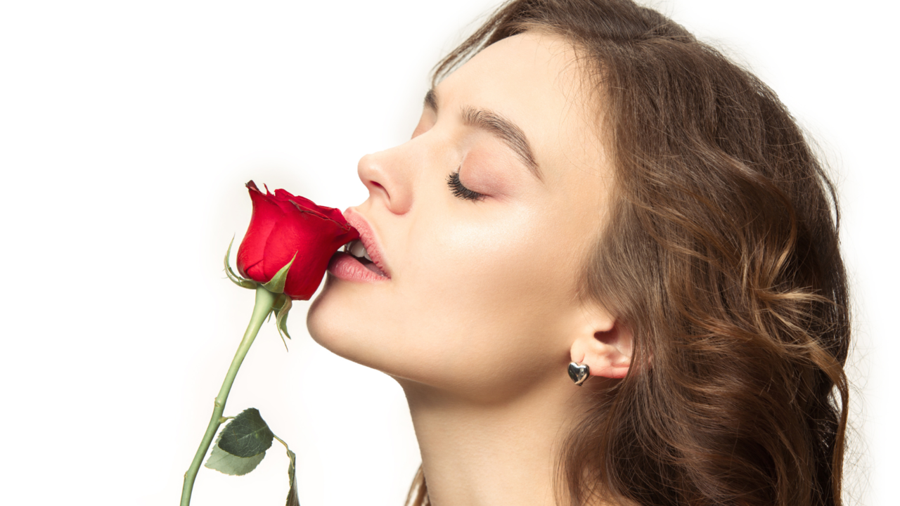 Lip Balm for Dry Lips | Prepare this DIY Lip balm with rose petals at ...