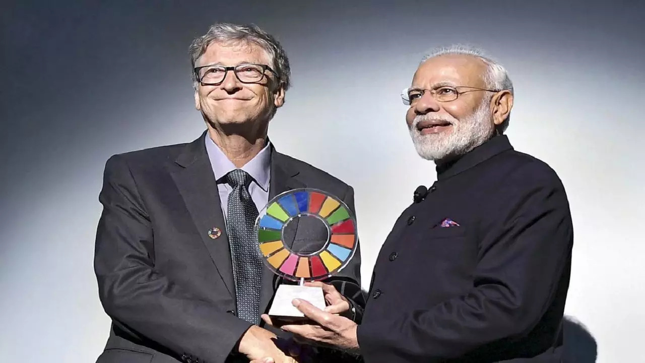 WATCH: Bill Gates tries his hands at roti-making, PM Modi says 'superb ...