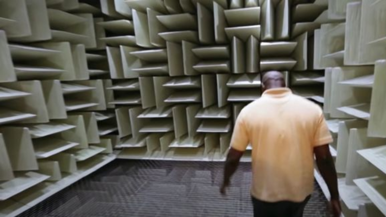 Inside world's quietest room - where you can hear your bones grind ...