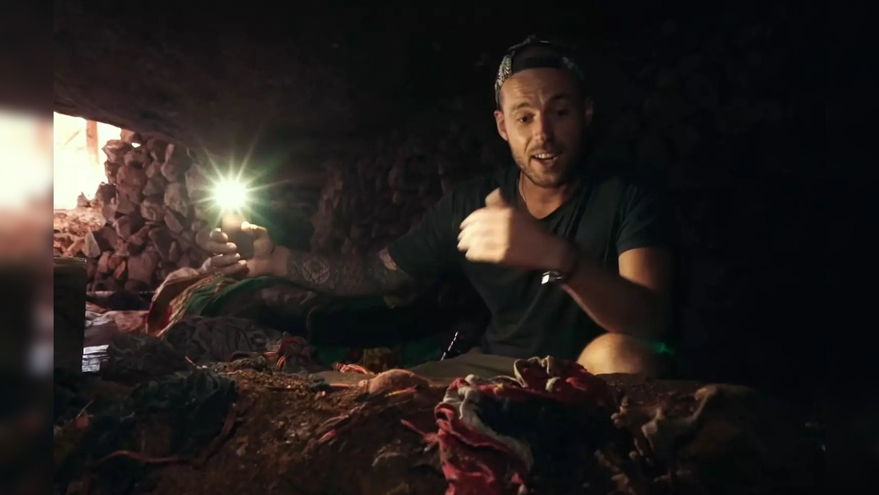 YouTuber spends a week living with tribe that digs up corpses of their ...