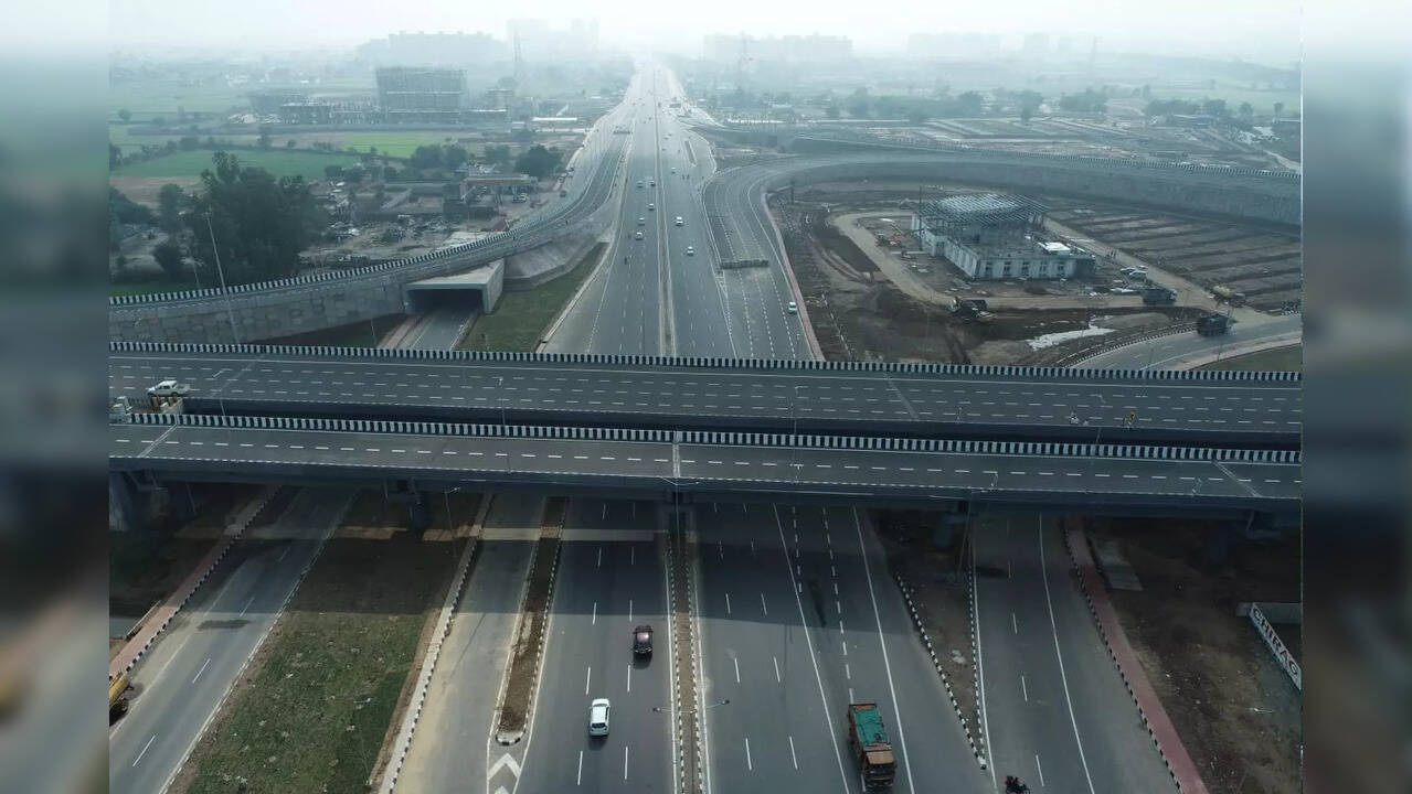 Delhi-Mumbai Expressway: Nitin Gadkari shares new set of stunning ...