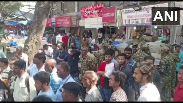 Bengaluru Street Vendors Stage Protest In Jayanagar After Bbmp Removes