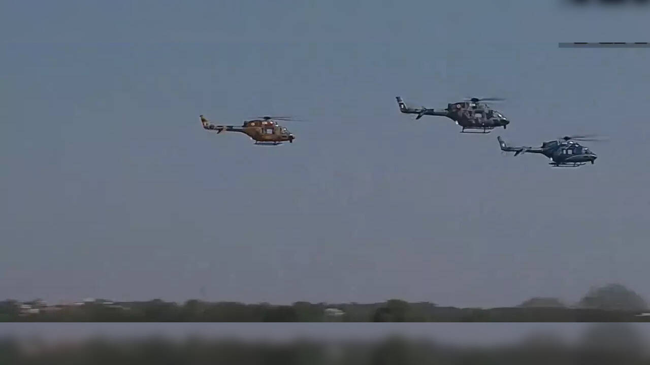 WATCH: Spectacular flypast as Aero India 2023 kicks off in Bengaluru ...