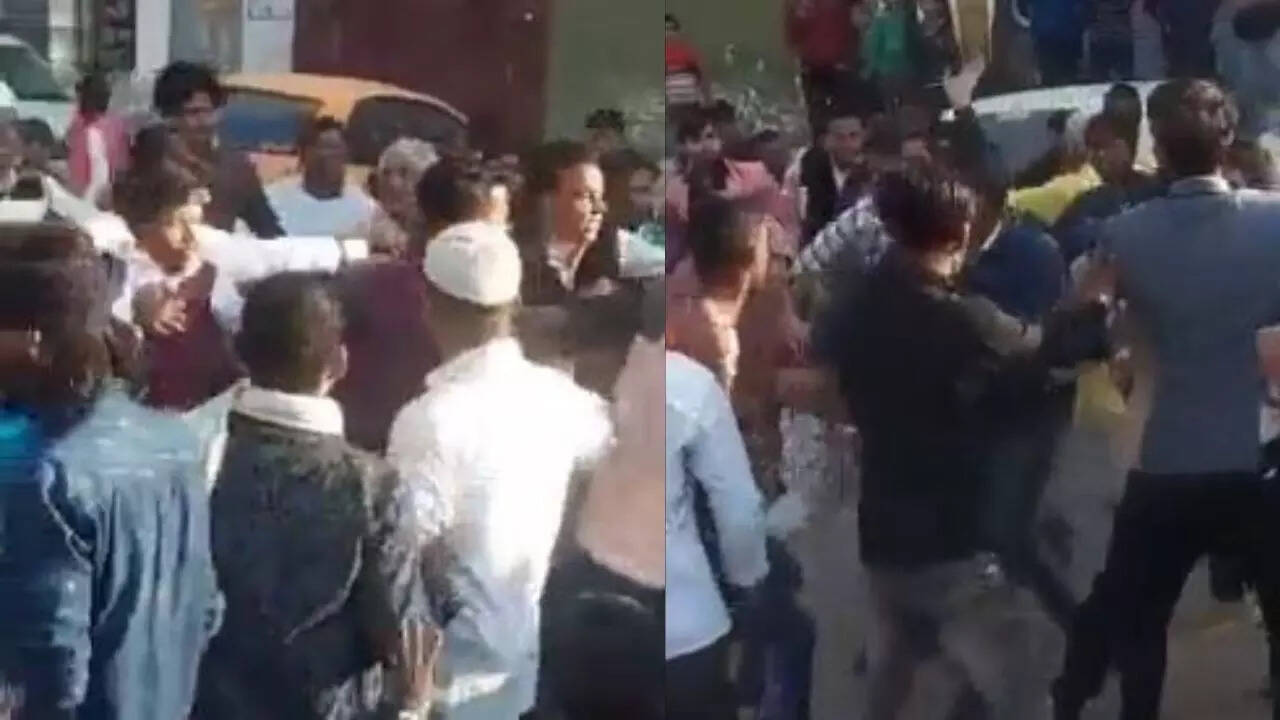 Wedding fights video | Fight breaks in UP wedding after groom's fufaji ...