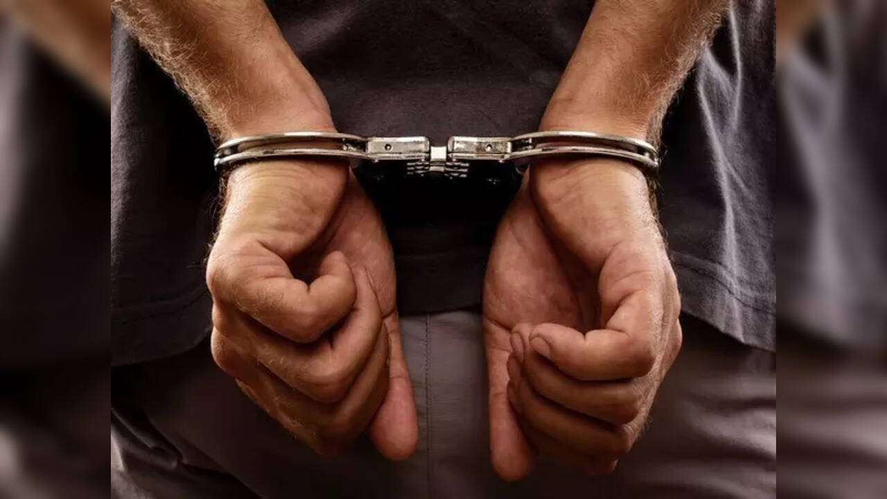 Mumbai mall theft: Gang steals valuables worth lakhs in broad daylight ...