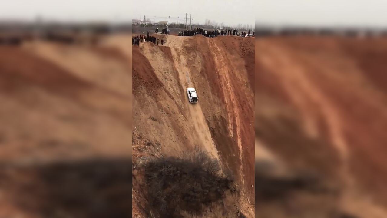 Skilled driver takes SUV up an 'almost vertical' slope, netizens call ...