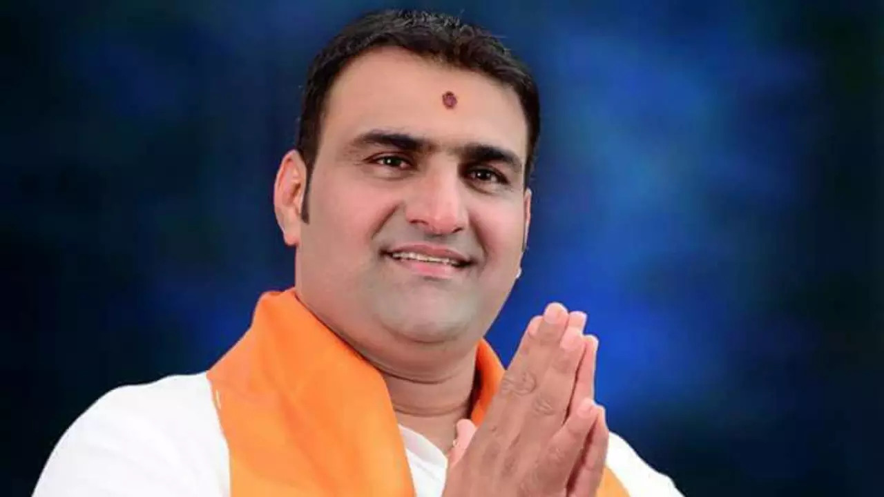 VIDEO: Karnataka BJP MLA loses cool after challenged by voters over unfinished road work; here ...