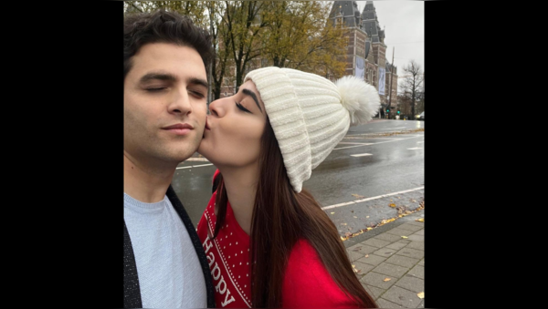 Dr Mehreen Qazi kisses husband IAS Athar Aamir Khan, her Valentine's Day post is viral - See ...