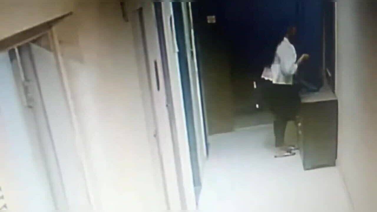 Swiggy viral video | Swiggy delivery boy steals Mumbai woman's phone ...